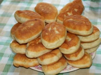 Rauga mīkla: labākā recepte, no kuras sanāks gaisīgi speķa pīrādziņi